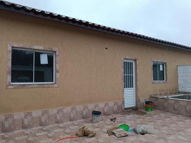 CASA COM PISCINA A VENDA NA PRAIA EM ITANHAÉM/SP