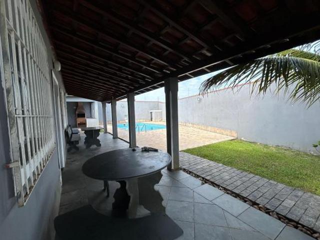 CASA COM PISCINA A VENDA NA PRAIA EM ITANHAÉM/SP