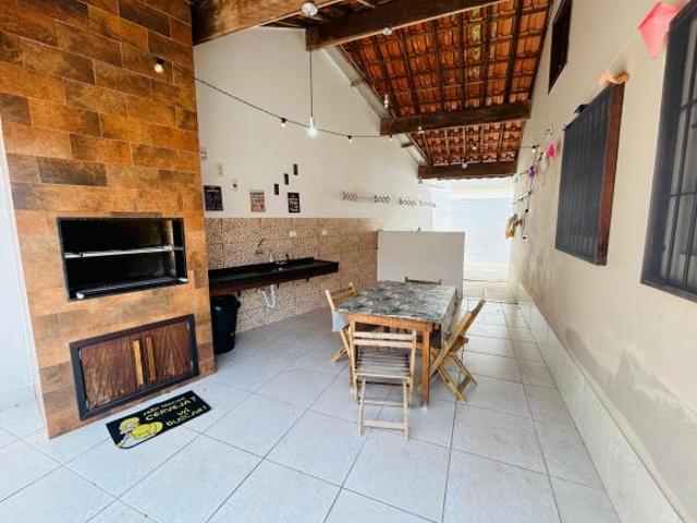CASA COM PISCINA A VENDA NA PRAIA EM ITANHAÉM/SP