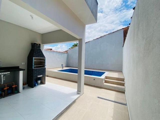 CASA COM PISCINA A VENDA NA PRAIA EM ITANHAÉM/SP