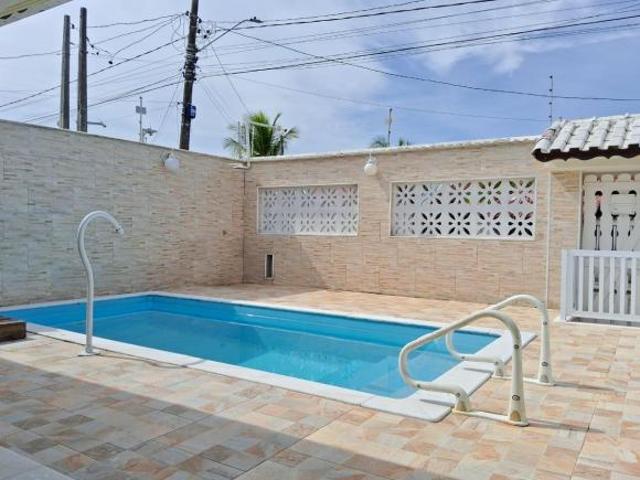 CASA COM PISCINA A VENDA NA PRAIA EM ITANHAÉM/SP
