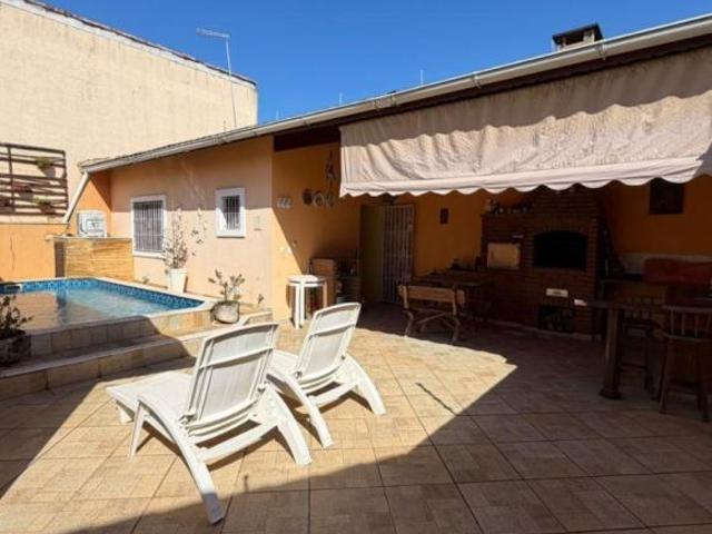 CASA COM PISCINA A VENDA NA PRAIA EM ITANHAÉM/SP