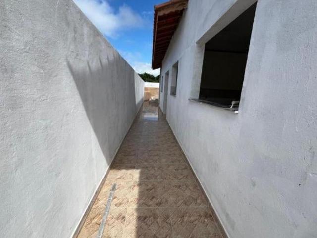 CASA COM PISCINA A VENDA NA PRAIA EM ITANHAÉM/SP