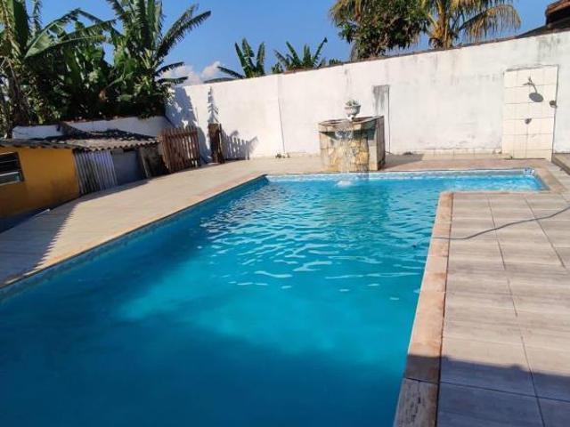 CASA COM PISCINA A VENDA NA PRAIA EM ITANHAÉM/SP