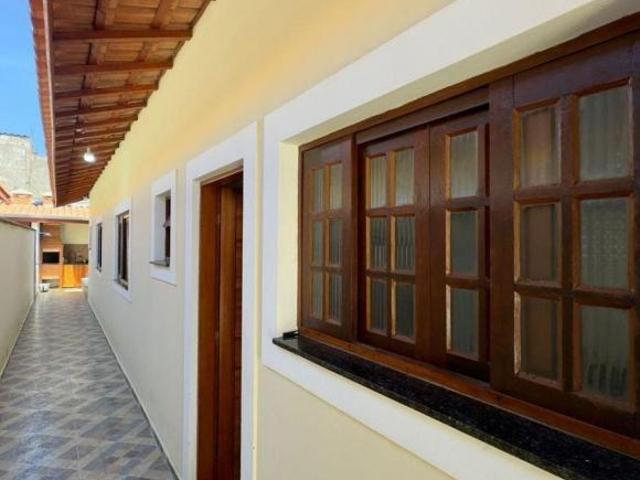 CASA COM PISCINA A VENDA NA PRAIA EM ITANHAÉM/SP