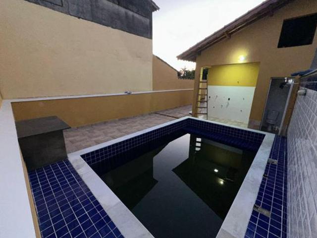 CASA COM PISCINA A VENDA NA PRAIA EM ITANHAÉM/SP