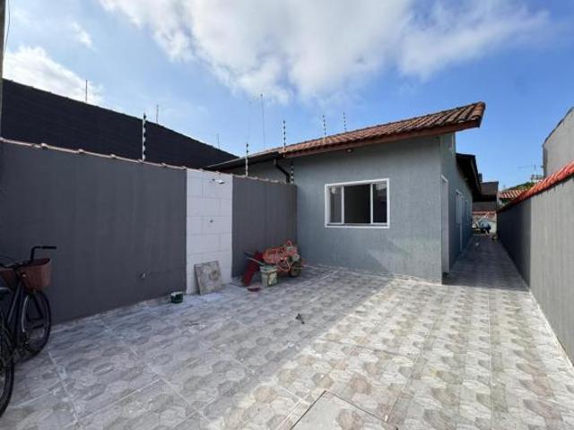 CASA COM PISCINA A VENDA NA PRAIA EM ITANHAÉM/SP