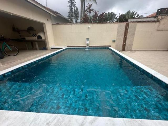 CASA COM PISCINA A VENDA NA PRAIA EM ITANHAÉM/SP
