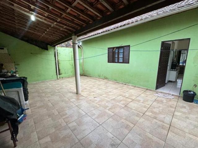 CASA COM PISCINA A VENDA NA PRAIA EM ITANHAÉM/SP