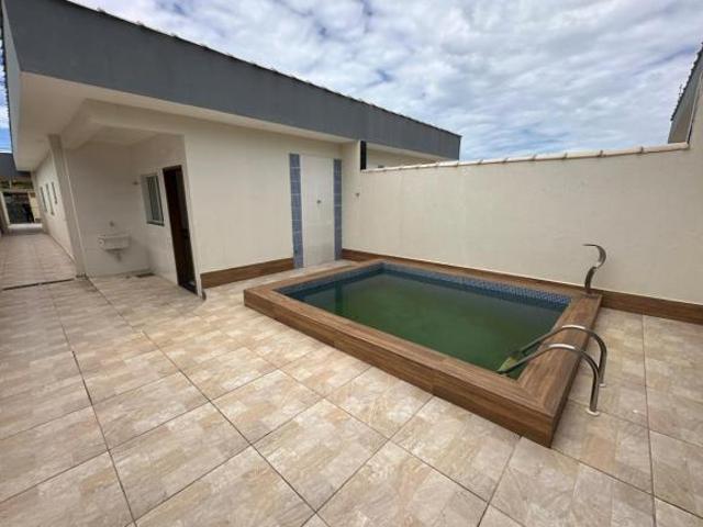 CASA COM PISCINA A VENDA NA PRAIA EM ITANHAÉM/SP