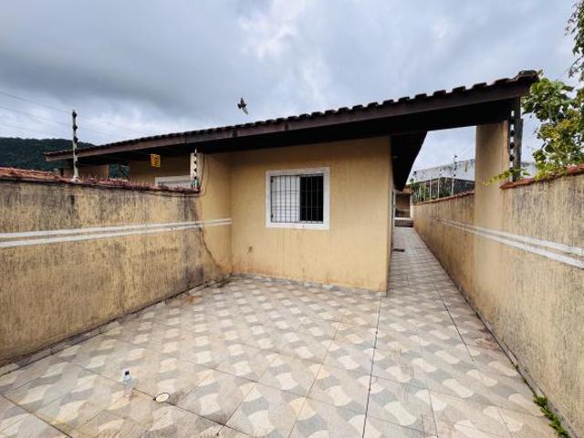 CASA COM PISCINA A VENDA NA PRAIA EM ITANHAÉM/SP