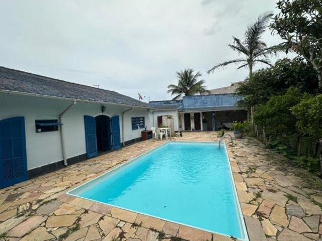 CASA COM PISCINA A VENDA NA PRAIA EM ITANHAÉM/SP