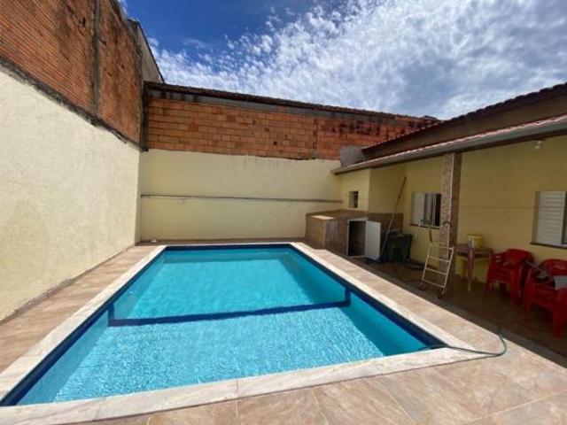 CASA COM PISCINA A VENDA NA PRAIA EM ITANHAÉM/SP