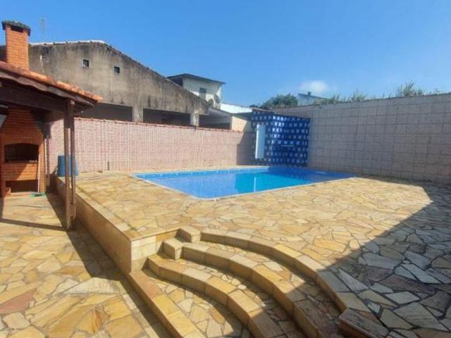 CASA COM PISCINA A VENDA NA PRAIA EM ITANHAÉM/SP