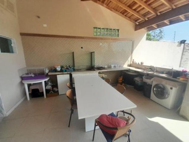 CASA COM PISCINA A VENDA NA PRAIA EM ITANHAÉM/SP