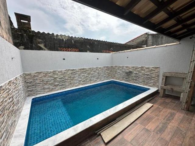 CASA COM PISCINA A VENDA NA PRAIA EM ITANHAÉM/SP