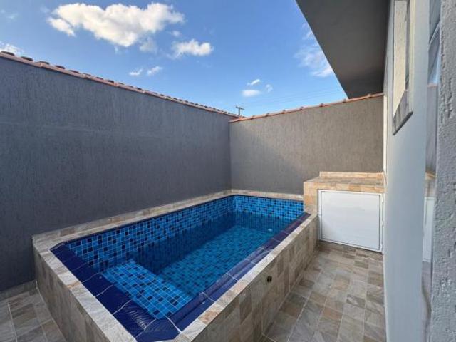 CASA COM PISCINA A VENDA NA PRAIA EM ITANHAÉM/SP