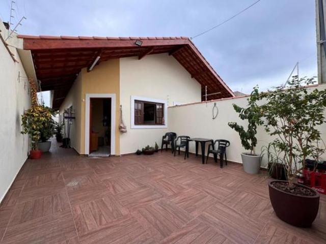 CASA COM PISCINA A VENDA NA PRAIA EM ITANHAÉM/SP
