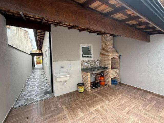 CASA COM PISCINA A VENDA NA PRAIA EM ITANHAÉM/SP