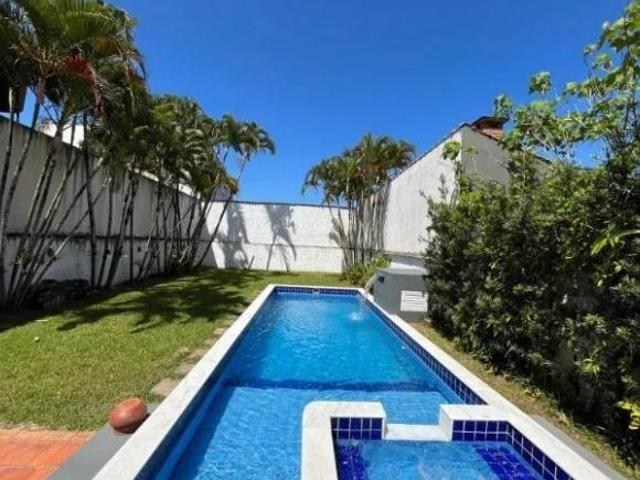 CASA COM PISCINA A VENDA NA PRAIA EM ITANHAÉM/SP