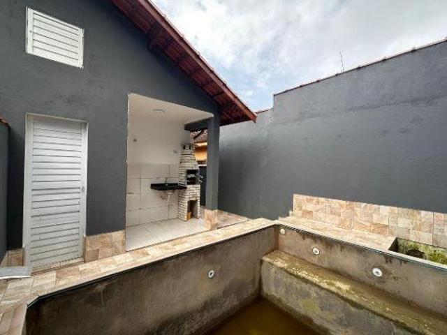CASA COM PISCINA A VENDA NA PRAIA EM ITANHAÉM/SP