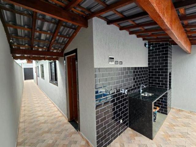 CASA COM PISCINA A VENDA NA PRAIA EM ITANHAÉM/SP