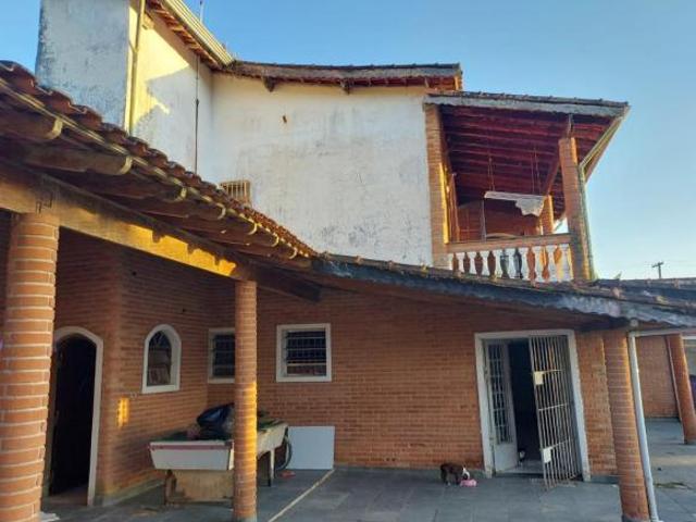 CASA COM PISCINA A VENDA NA PRAIA EM ITANHAÉM/SP