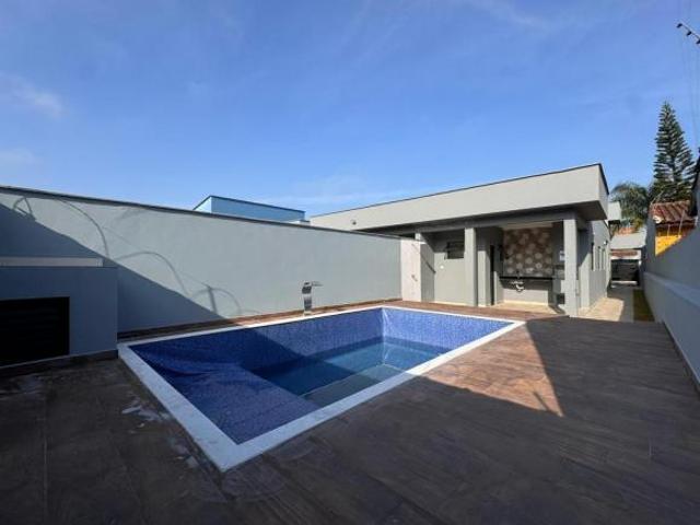 CASA COM PISCINA A VENDA NA PRAIA EM ITANHAÉM/SP