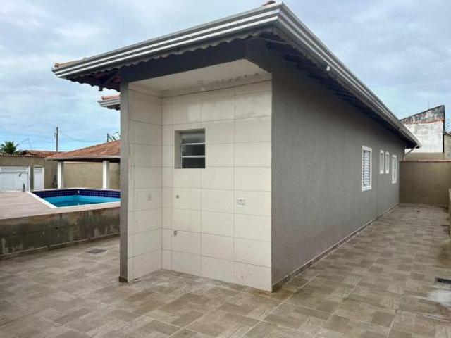 CASA COM PISCINA A VENDA NA PRAIA EM ITANHAÉM/SP