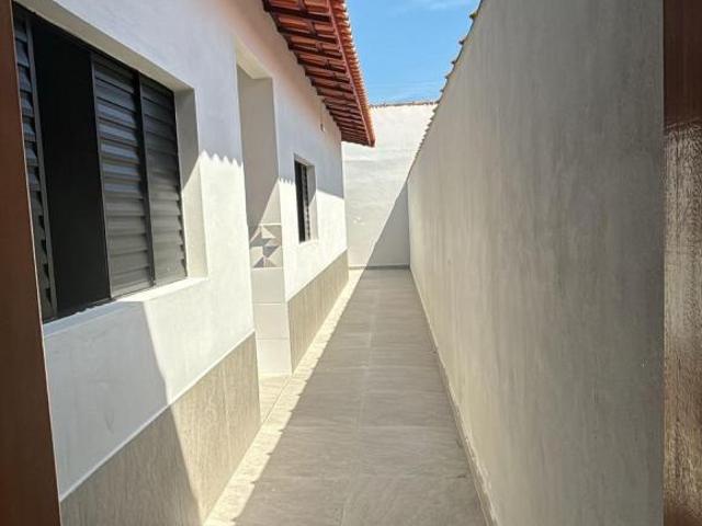 CASA COM PISCINA A VENDA NA PRAIA EM ITANHAÉM/SP