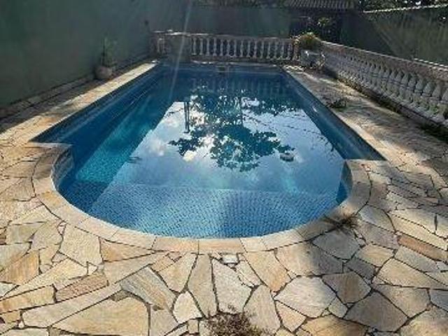 CASA COM PISCINA A VENDA NA PRAIA EM ITANHAÉM/SP