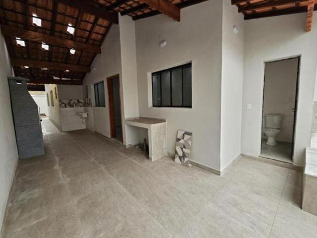 CASA COM PISCINA A VENDA NA PRAIA EM ITANHAÉM/SP
