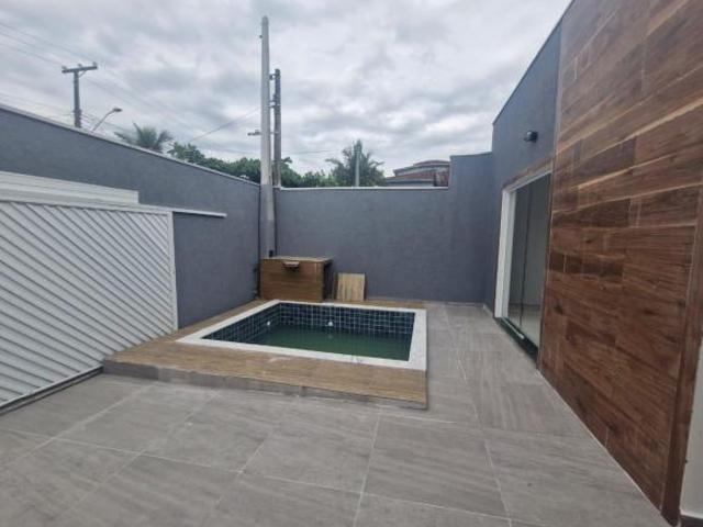 CASA COM PISCINA A VENDA NA PRAIA EM ITANHAÉM/SP