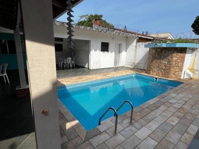 CASA COM PISCINA A VENDA NA PRAIA EM ITANHAÉM/SP