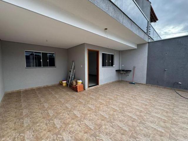 CASA COM PISCINA A VENDA NA PRAIA EM ITANHAÉM/SP