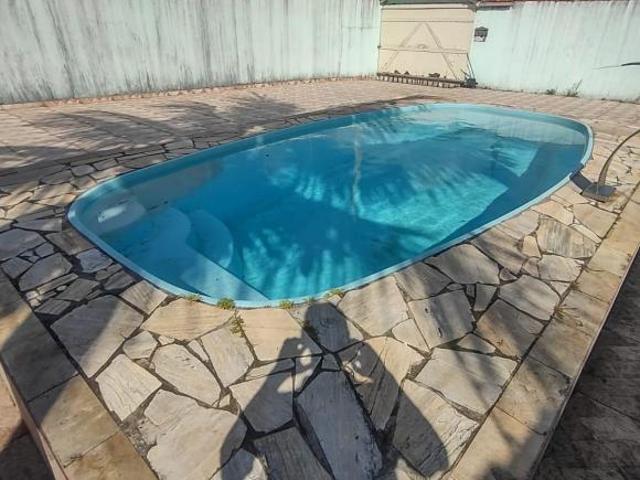 CASA COM PISCINA A VENDA NA PRAIA EM ITANHAÉM/SP