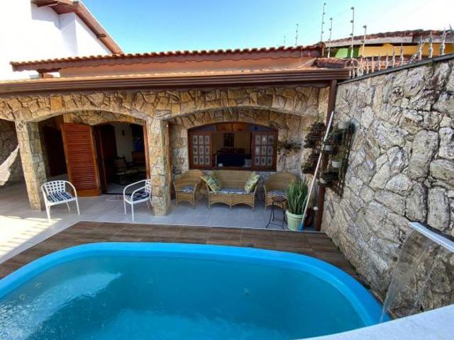 CASA COM PISCINA A VENDA NA PRAIA EM ITANHAÉM/SP