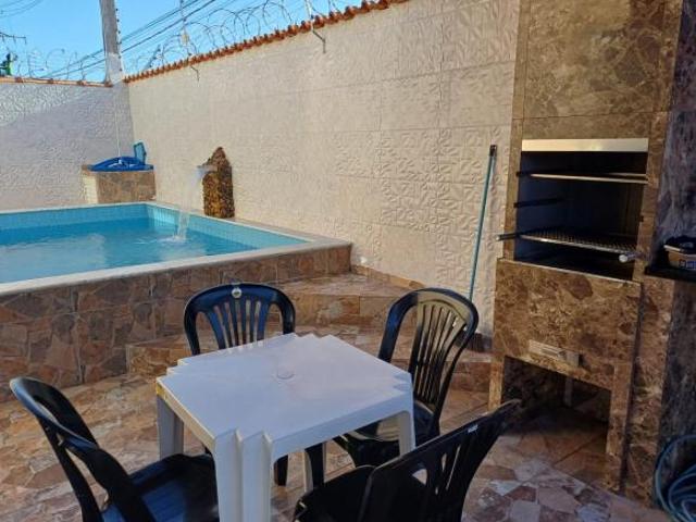 CASA COM PISCINA A VENDA NA PRAIA EM ITANHAÉM/SP