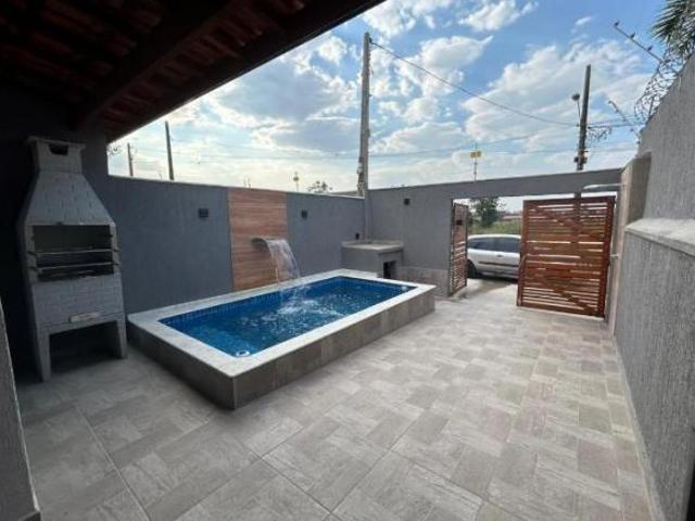 CASA COM PISCINA A VENDA NA PRAIA EM ITANHAÉM/SP