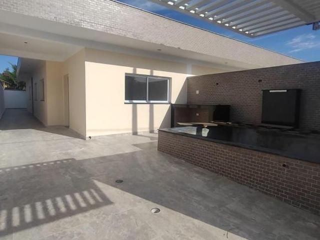 CASA COM PISCINA A VENDA NA PRAIA EM ITANHAÉM/SP