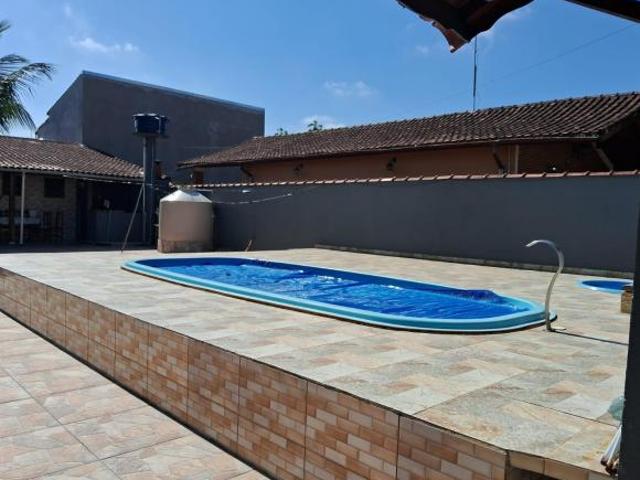 CASA COM PISCINA A VENDA NA PRAIA EM ITANHAÉM/SP
