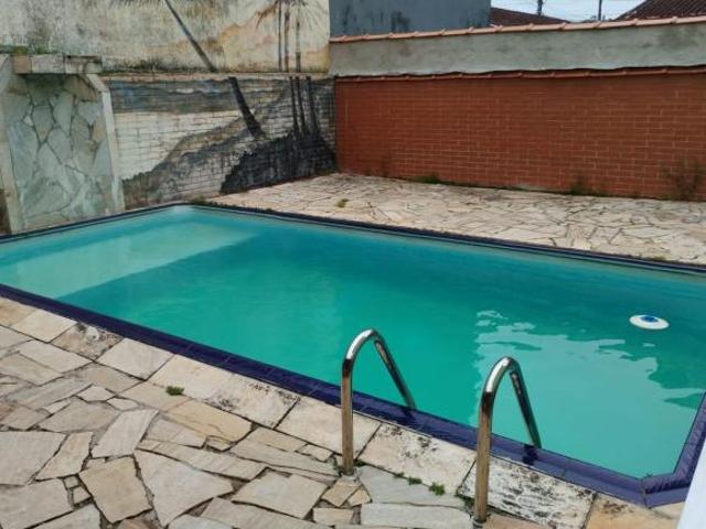 CASA COM PISCINA A VENDA NA PRAIA EM ITANHAÉM/SP