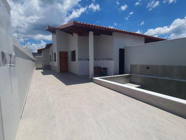 CASA COM PISCINA A VENDA NA PRAIA EM ITANHAÉM/SP