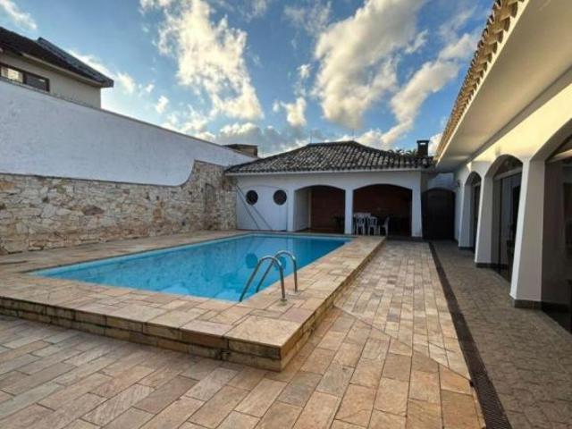CASA COM PISCINA A VENDA NA PRAIA EM ITANHAÉM/SP