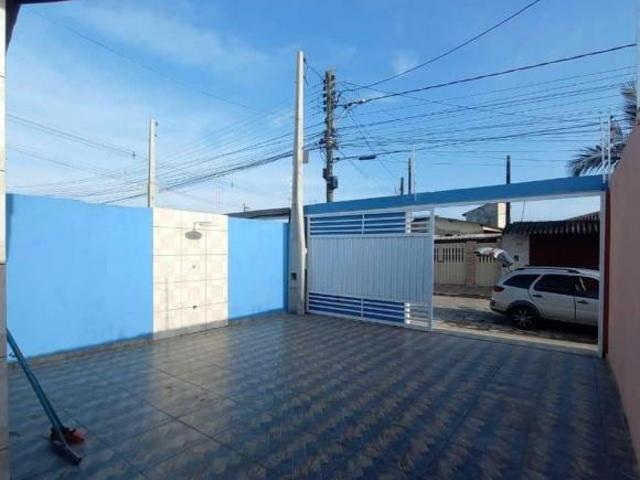 CASA COM PISCINA A VENDA NA PRAIA EM ITANHAÉM/SP