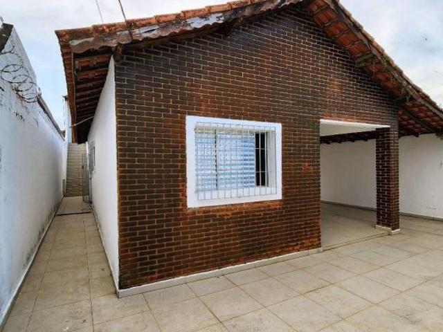 CASA COM PISCINA A VENDA NA PRAIA EM ITANHAÉM/SP