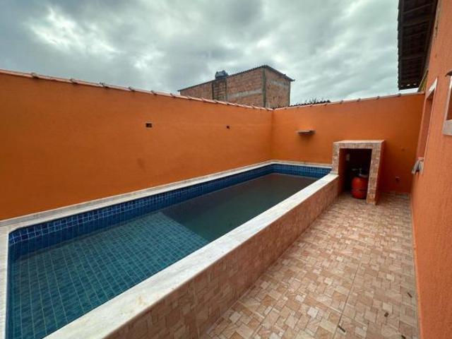 CASA COM PISCINA A VENDA NA PRAIA EM ITANHAÉM/SP