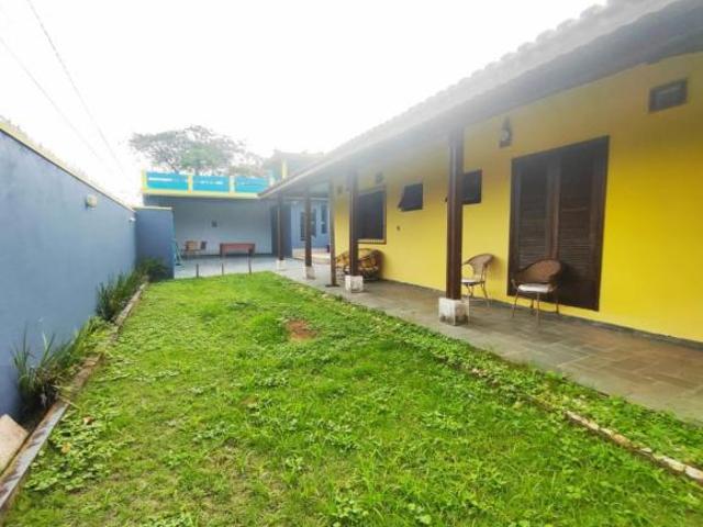 CASA COM PISCINA A VENDA NA PRAIA EM ITANHAÉM/SP