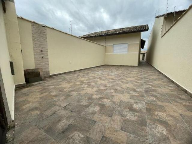 CASA COM PISCINA A VENDA NA PRAIA EM ITANHAÉM/SP