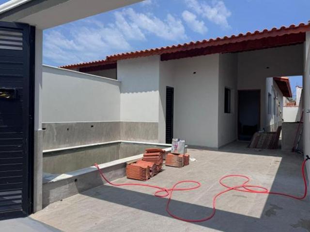 CASA COM PISCINA A VENDA NA PRAIA EM ITANHAÉM/SP